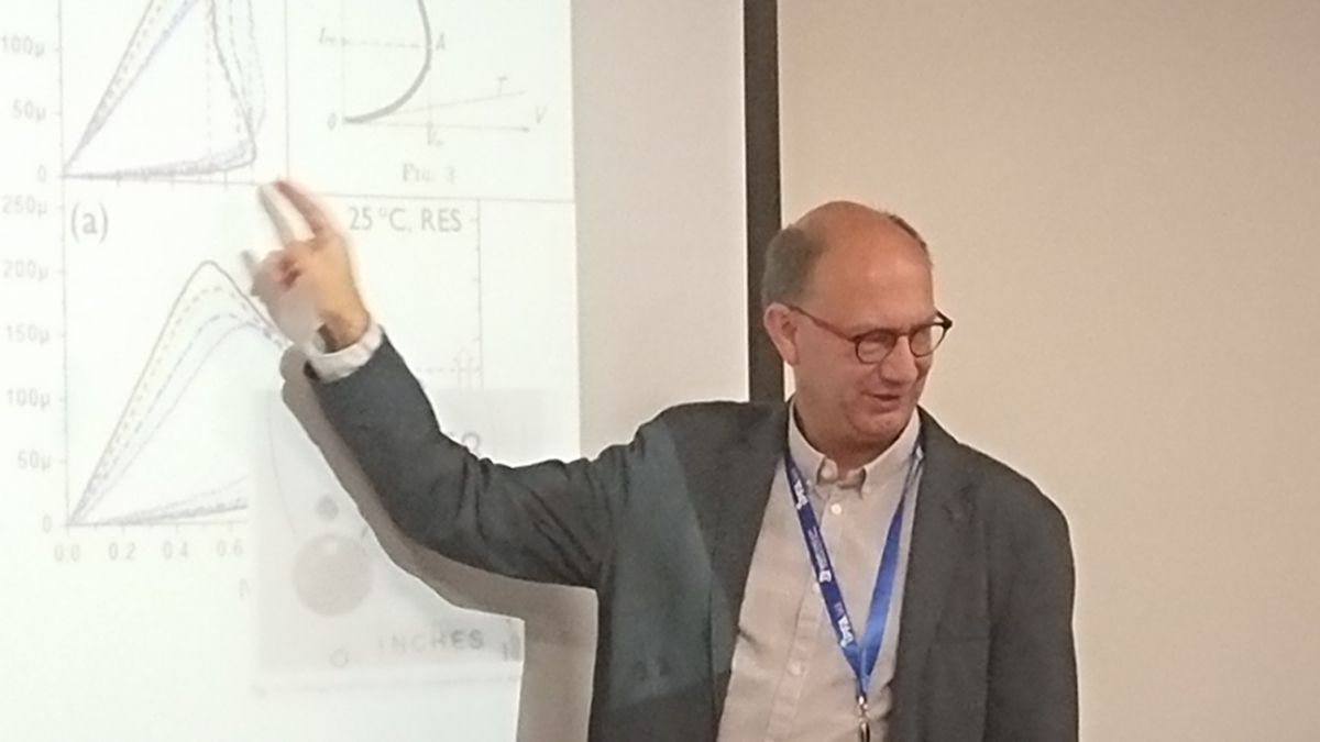 NUS SHINE – Opportunities and Challenges of Resistive RAM for ...